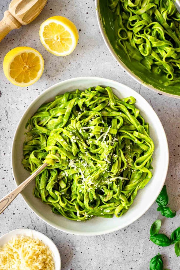 10-Minute Spinach Pasta Sauce (Easy)