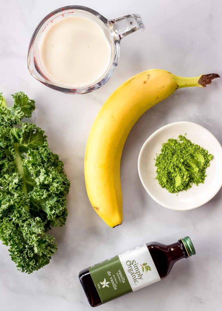 Best Easy Matcha Smoothie (5 Minutes)